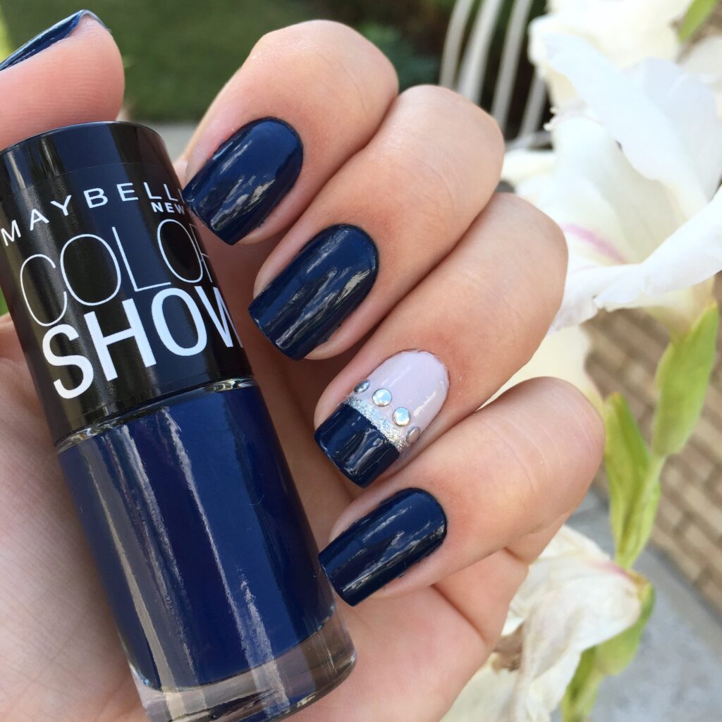 Unhas Azul: 80 Ideias e Cores Diferentes para se Inspiradora