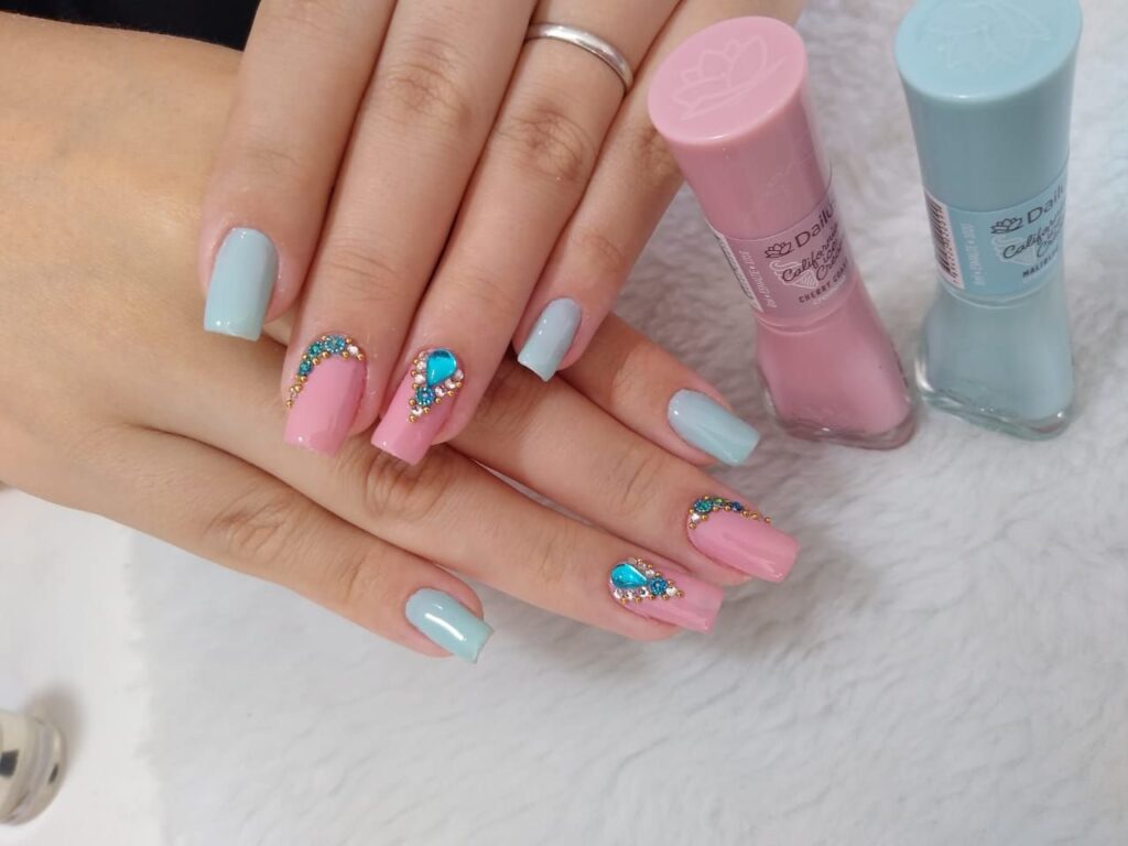 Unhas Azul: 80 Ideias e Cores Diferentes para se Inspiradora