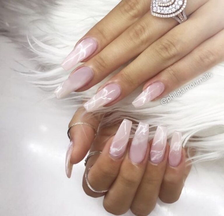 Unhas marmorizadas: 70 Ideias lindas e várias formas de como fazer