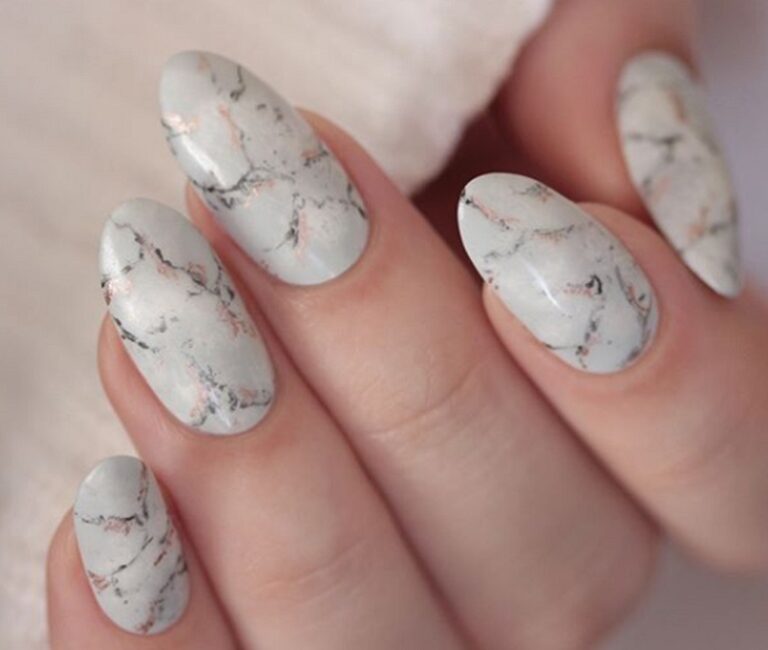 Unhas marmorizadas: 70 Ideias lindas e várias formas de como fazer