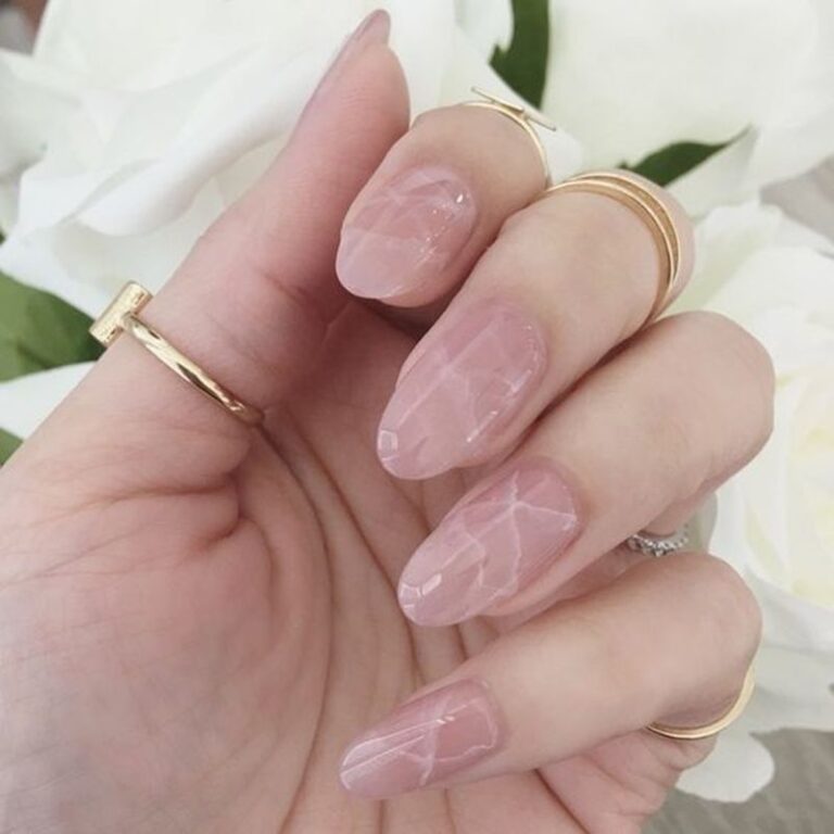 Unhas marmorizadas: 70 Ideias lindas e várias formas de como fazer