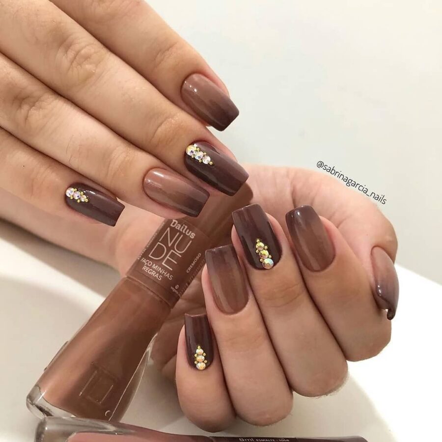 Unhas marrom: Veja 80 Ideias Inovadoras de cores para se inspirar