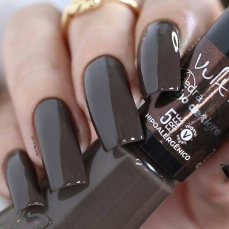 Unhas marrom: Veja 80 Ideias Inovadoras de cores para se inspirar