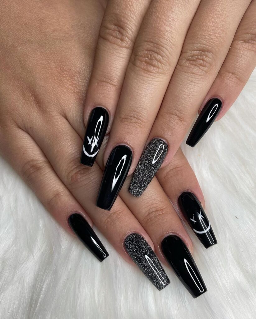 Unhas preta com glitter: 80 ideias para você se surpreender